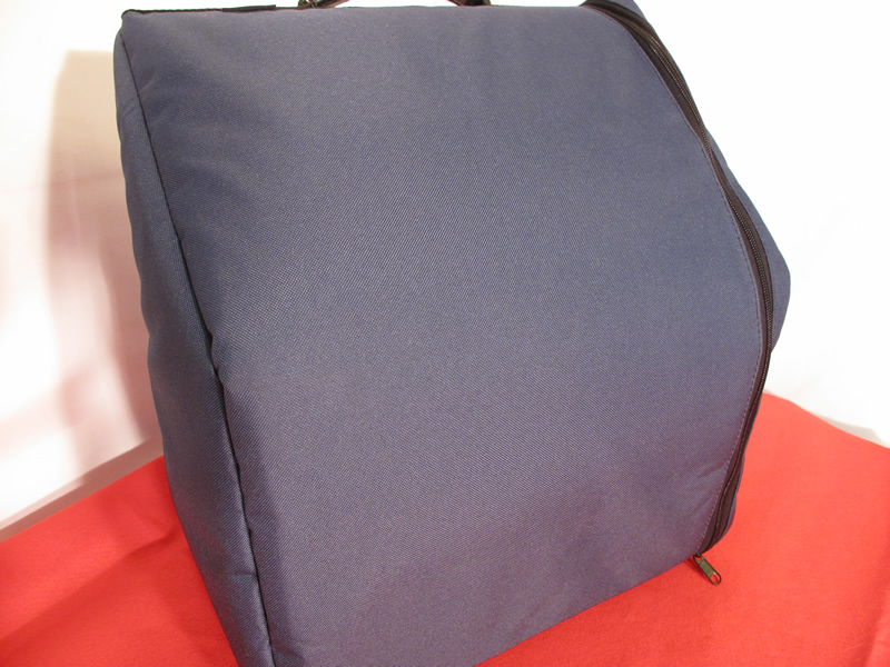 Soft side loading case for 8 bass accordion blue
