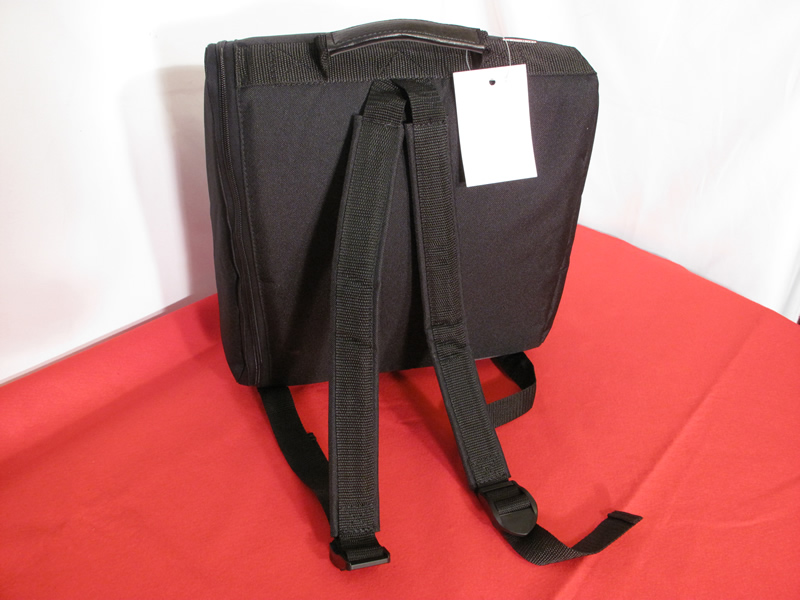 Soft side loading case for 8 bass accordion