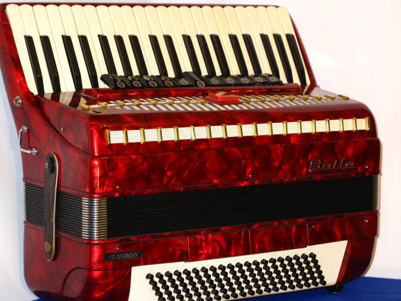Baile Clansman Red pearloid finish with electric bass